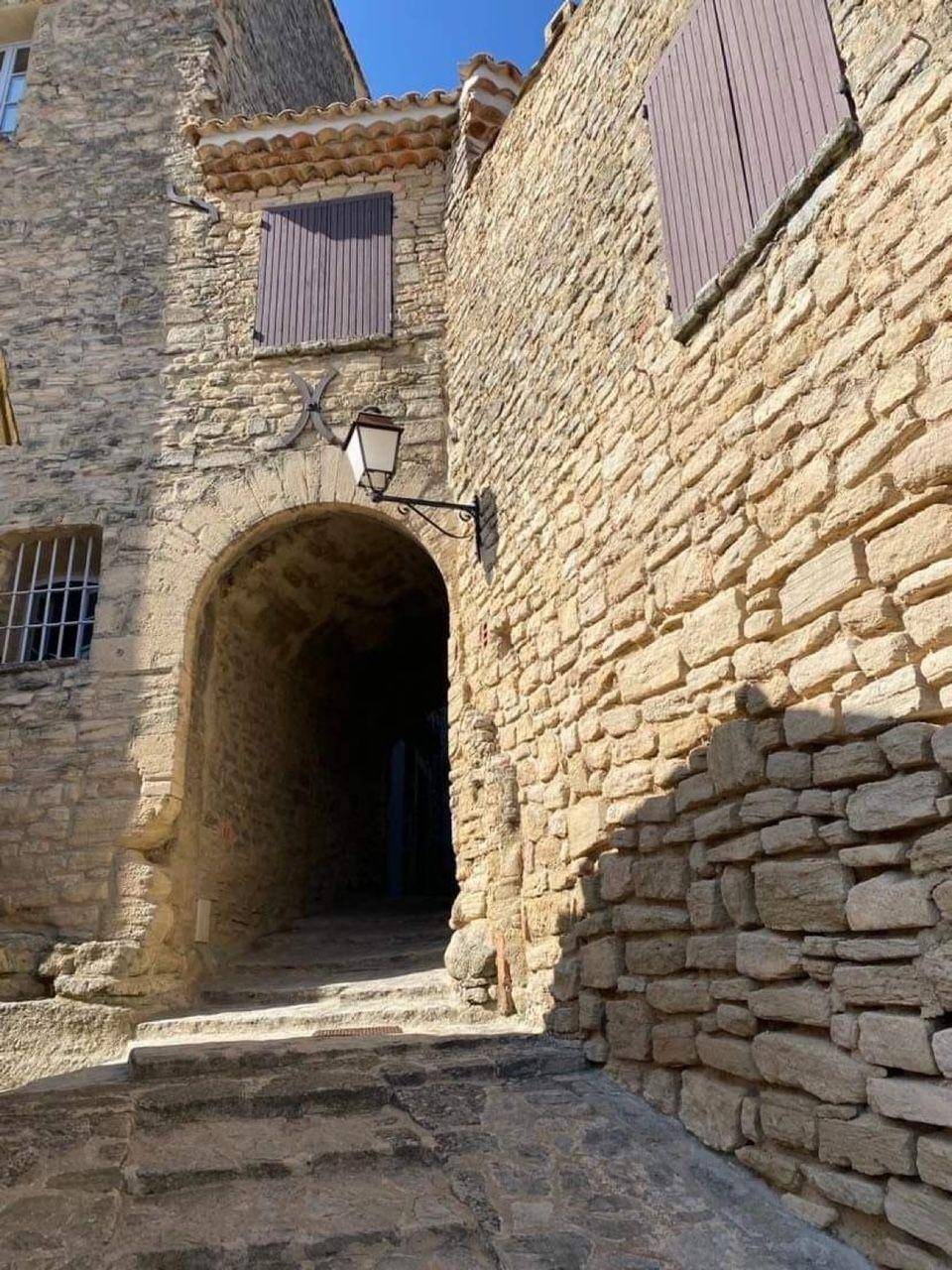 Crillon Le Brave : Fusion créative de saveurs | Restaurant CLOVIS & BASINA